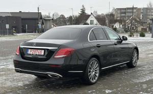 Black Mercedes-Benz E 220 2017 in Raseiniai, with an engine capacity of 2.20 L and mileage of 303 thousand km for 17200 €, photo 7 on AUTOMOTO.COM.LV
