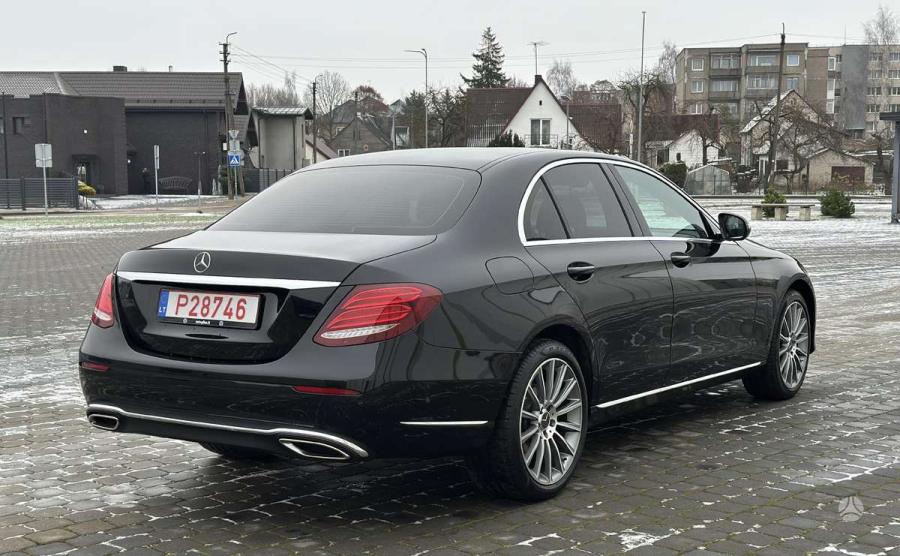 Black Mercedes-Benz E 220 2017 in Raseiniai, with an engine capacity of 2.20 L and mileage of 303 thousand km for 17200 €, photo 7 on AUTOMOTO.COM.LV