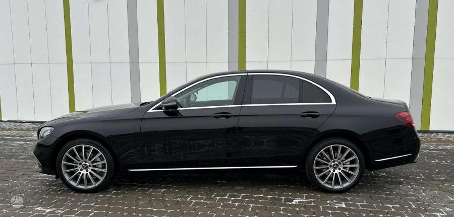 Black Mercedes-Benz E 220 2017 in Raseiniai, with an engine capacity of 2.20 L and mileage of 303 thousand km for 17200 €, photo 9 on AUTOMOTO.COM.LV