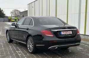 Black Mercedes-Benz E 220 2017 in Raseiniai, with an engine capacity of 2.20 L and mileage of 303 thousand km for 17200 €, photo 10 on AUTOMOTO.COM.LV