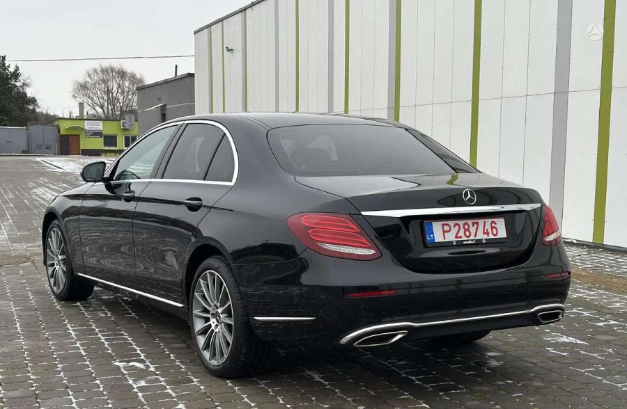 Black Mercedes-Benz E 220 2017 in Raseiniai, with an engine capacity of 2.20 L and mileage of 303 thousand km for 17200 €, photo 10 on AUTOMOTO.COM.LV