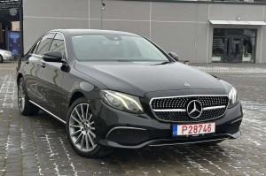Black Mercedes-Benz E 220 2017 in Raseiniai, with an engine capacity of 2.20 L and mileage of 303 thousand km for 17200 €, photo 11 on AUTOMOTO.COM.LV