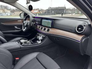 Black Mercedes-Benz E 220 2017 in Raseiniai, with an engine capacity of 2.20 L and mileage of 303 thousand km for 17200 €, photo 15 on AUTOMOTO.COM.LV