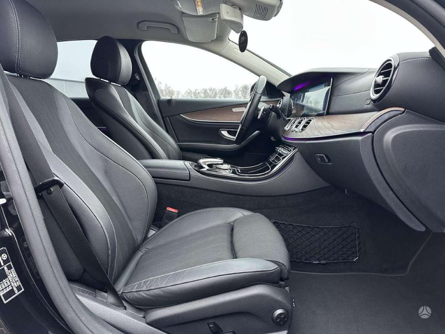 Black Mercedes-Benz E 220 2017 in Raseiniai, with an engine capacity of 2.20 L and mileage of 303 thousand km for 17200 €, photo 16 on AUTOMOTO.COM.LV