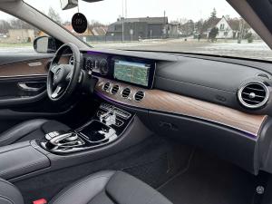 Black Mercedes-Benz E 220 2017 in Raseiniai, with an engine capacity of 2.20 L and mileage of 303 thousand km for 17200 €, photo 17 on AUTOMOTO.COM.LV