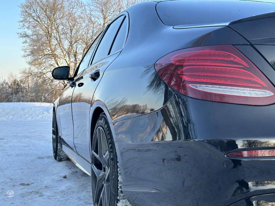 Melns Mercedes-Benz E 220 2017 Viļņa, ar dzinēja tilpumu 1.95 L un nobraukumu 360 tūkst. km par 17499 €, foto 14 vietnē AUTOMOTO.COM.LV