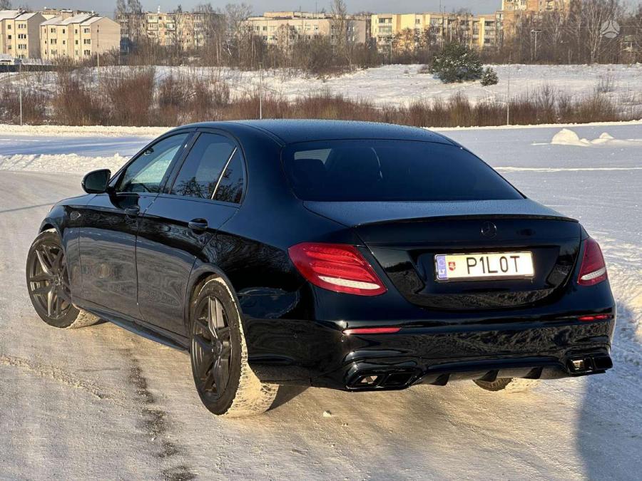 Black Mercedes-Benz E 220 2017 in Vilnius, with an engine capacity of 1.95 L and mileage of 360 thousand km for 17499 €, photo 6 on AUTOMOTO.COM.LV