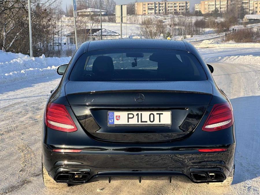 Black Mercedes-Benz E 220 2017 in Vilnius, with an engine capacity of 1.95 L and mileage of 360 thousand km for 17499 €, photo 7 on AUTOMOTO.COM.LV