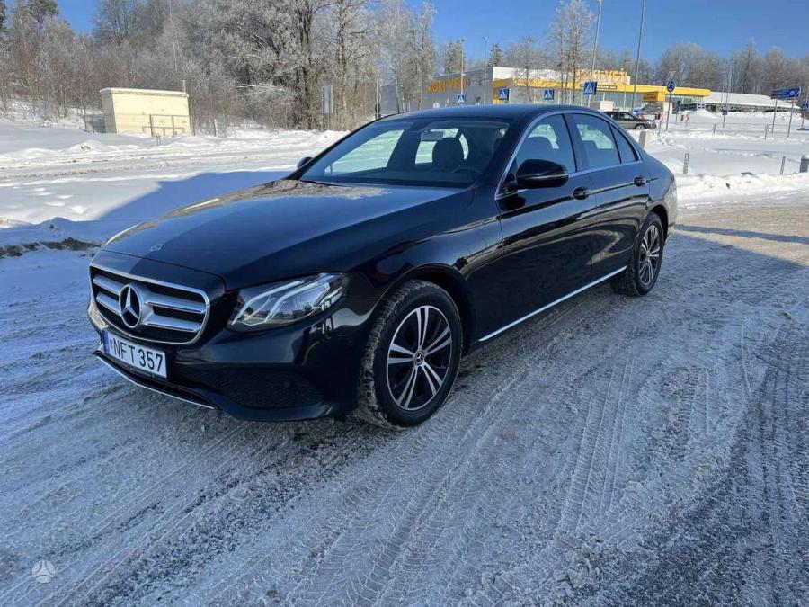 Melns Mercedes-Benz E 220 2017 Viļņa, ar dzinēja tilpumu 1.95 L un nobraukumu 135 tūkst. km par 23500 €, foto 1 vietnē AUTOMOTO.COM.LV