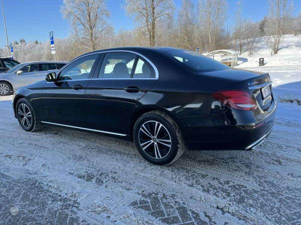 Melns Mercedes-Benz E 220 2017 Viļņa, ar dzinēja tilpumu 1.95 L un nobraukumu 135 tūkst. km par 23500 €, foto 4 vietnē AUTOMOTO.COM.LV