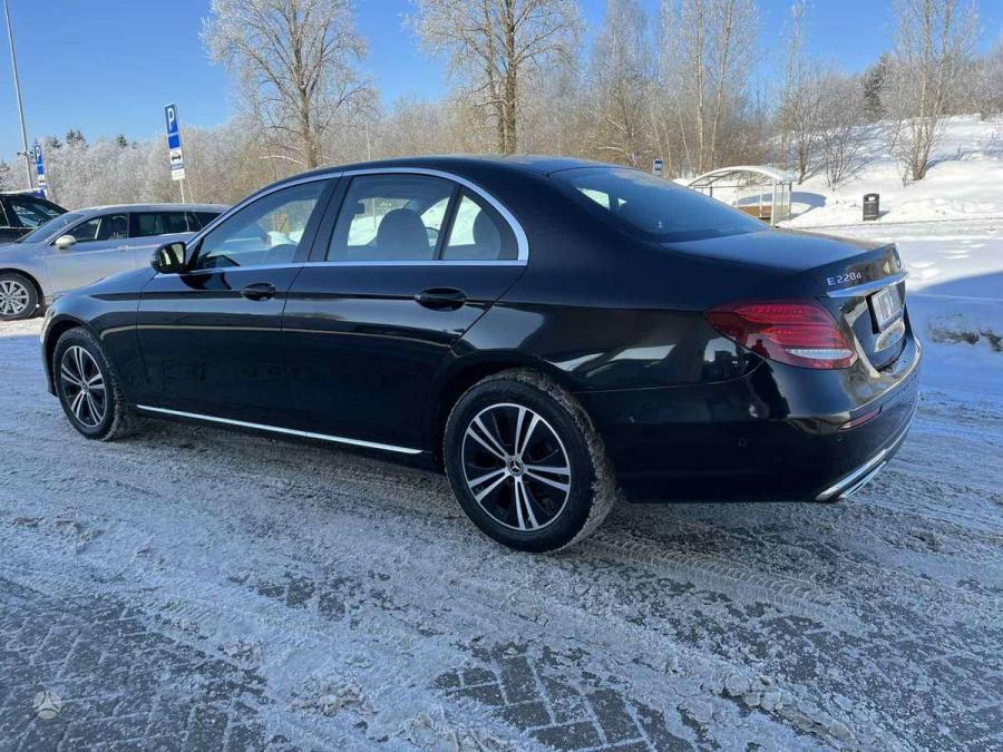 Melns Mercedes-Benz E 220 2017 Viļņa, ar dzinēja tilpumu 1.95 L un nobraukumu 135 tūkst. km par 23500 €, foto 4 vietnē AUTOMOTO.COM.LV
