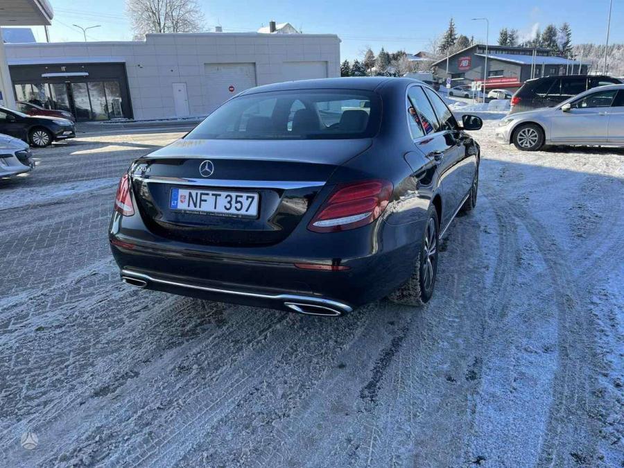 Melns Mercedes-Benz E 220 2017 Viļņa, ar dzinēja tilpumu 1.95 L un nobraukumu 135 tūkst. km par 23500 €, foto 5 vietnē AUTOMOTO.COM.LV