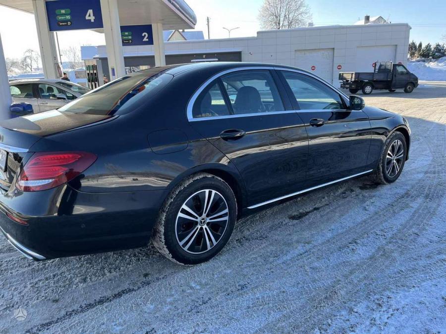 Melns Mercedes-Benz E 220 2017 Viļņa, ar dzinēja tilpumu 1.95 L un nobraukumu 135 tūkst. km par 23500 €, foto 6 vietnē AUTOMOTO.COM.LV