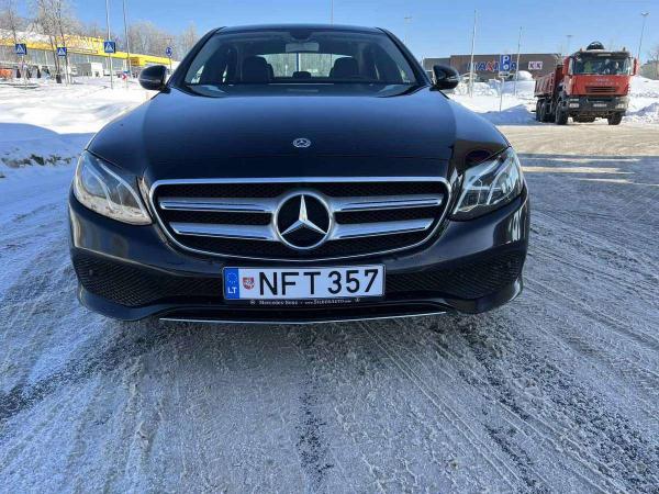 Melns Mercedes-Benz E 220 2017 Viļņa, ar dzinēja tilpumu 1.95 L un nobraukumu 135 tūkst. km par 23500 €, foto 7 vietnē AUTOMOTO.COM.LV