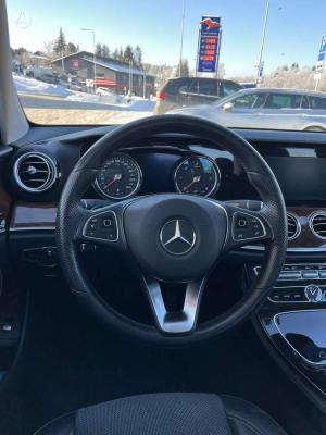 Melns Mercedes-Benz E 220 2017 Viļņa, ar dzinēja tilpumu 1.95 L un nobraukumu 135 tūkst. km par 23500 €, foto 8 vietnē AUTOMOTO.COM.LV