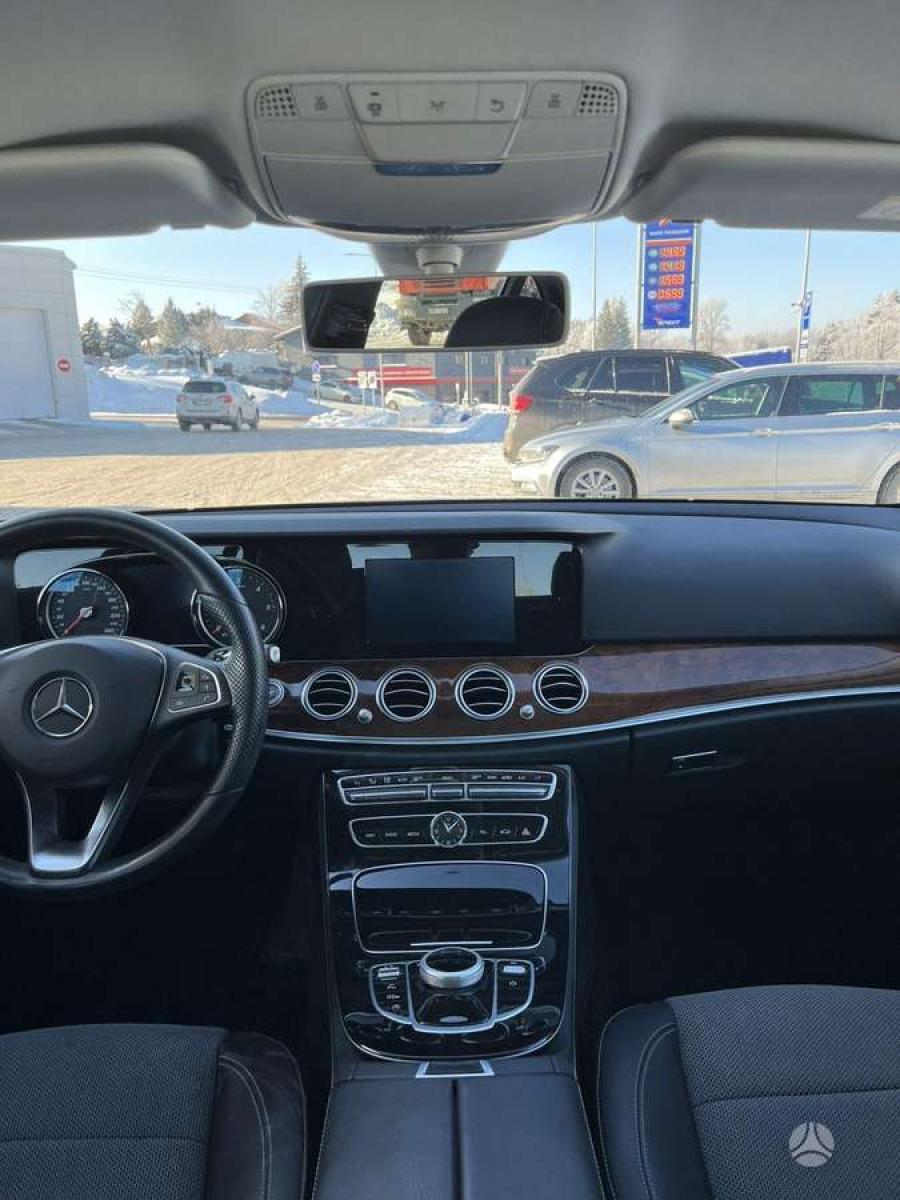 Melns Mercedes-Benz E 220 2017 Viļņa, ar dzinēja tilpumu 1.95 L un nobraukumu 135 tūkst. km par 23500 €, foto 10 vietnē AUTOMOTO.COM.LV