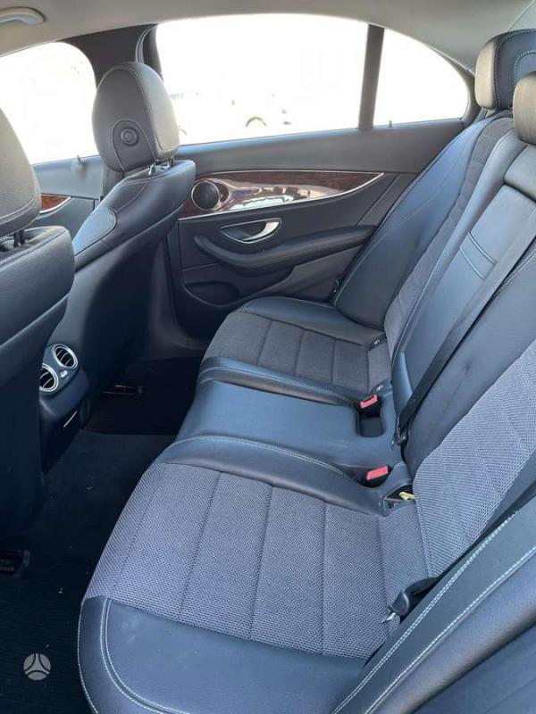 Melns Mercedes-Benz E 220 2017 Viļņa, ar dzinēja tilpumu 1.95 L un nobraukumu 135 tūkst. km par 23500 €, foto 11 vietnē AUTOMOTO.COM.LV