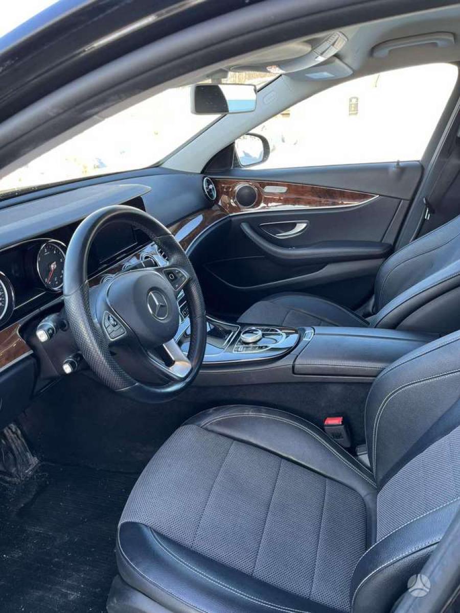Melns Mercedes-Benz E 220 2017 Viļņa, ar dzinēja tilpumu 1.95 L un nobraukumu 135 tūkst. km par 23500 €, foto 14 vietnē AUTOMOTO.COM.LV