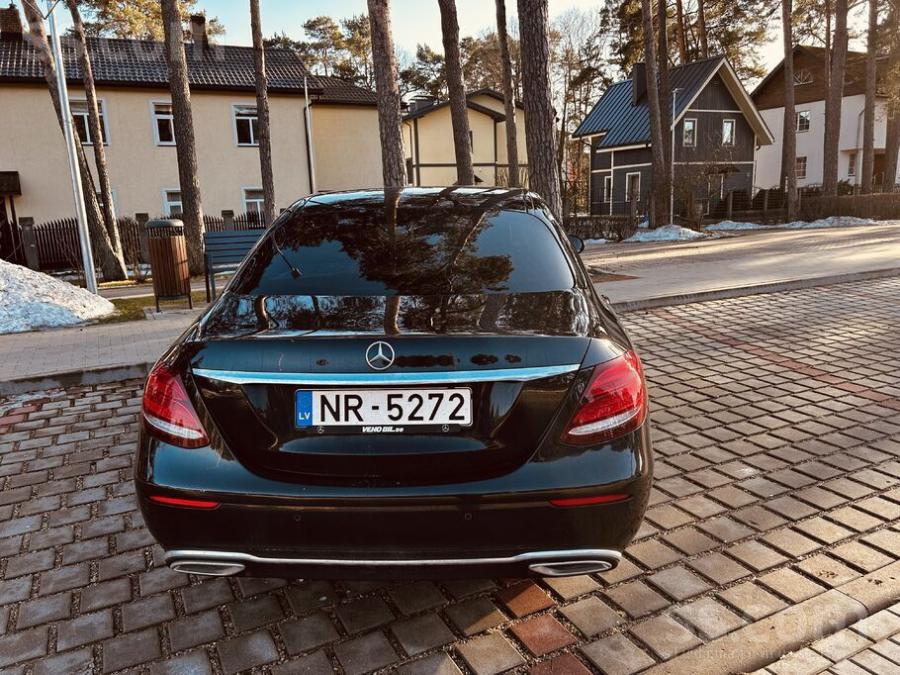 Melns Mercedes-Benz E 220 2017 Jūrmala, ar dzinēja tilpumu 2.20 L un nobraukumu 285 tūkst. km par 14900 €, foto 6 vietnē AUTOMOTO.COM.LV