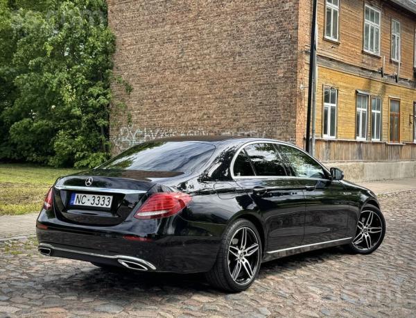 Black Mercedes-Benz E 220 2017 in Jelgava, with an engine capacity of 2.00 L and mileage of 0 thousand km for 20000 €, photo 3 on AUTOMOTO.COM.LV