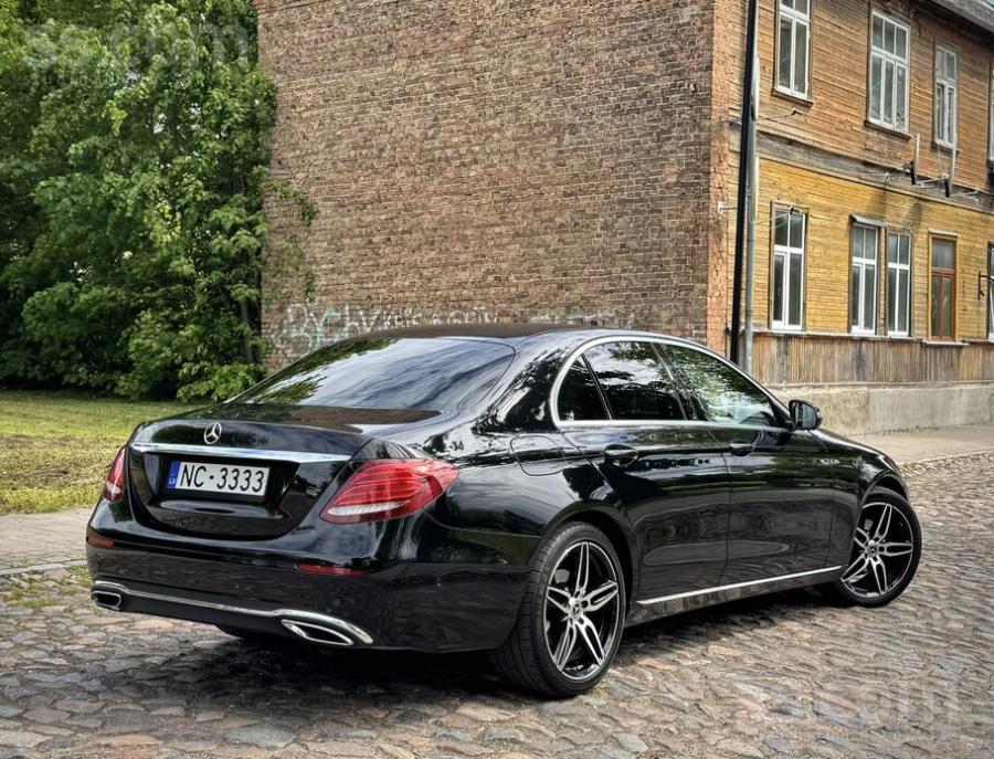 Black Mercedes-Benz E 220 2017 in Jelgava, with an engine capacity of 2.00 L and mileage of 0 thousand km for 20000 €, photo 4 on AUTOMOTO.COM.LV