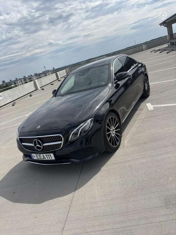 Black Mercedes-Benz E 220 2017 in Vilnius, with an engine capacity of 1.95 L and mileage of 281 thousand km for 17999 €, photo 1 on AUTOMOTO.COM.LV