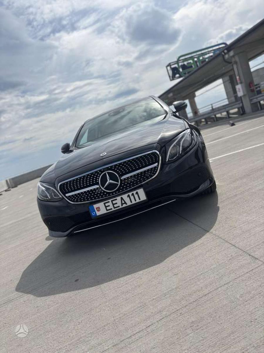 Черный Мерседес E 220 2017 в Вильнюс, объемом двигателя 1.95 л и пробегом 281 тыс. км за 17999 €, фото 3 на AUTOMOTO.COM.LV