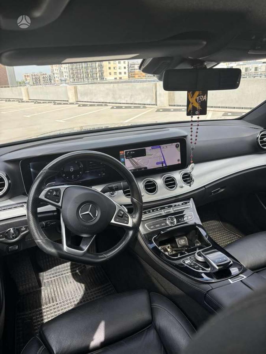 Черный Мерседес E 220 2017 в Вильнюс, объемом двигателя 1.95 л и пробегом 281 тыс. км за 17999 €, фото 5 на AUTOMOTO.COM.LV