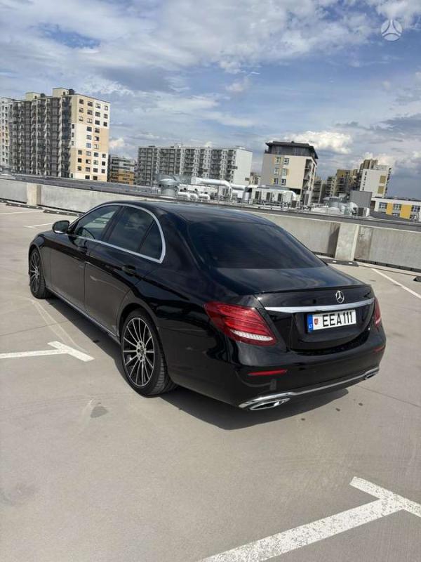 Black Mercedes-Benz E 220 2017 in Vilnius, with an engine capacity of 1.95 L and mileage of 281 thousand km for 17999 €, photo 5 on AUTOMOTO.COM.LV