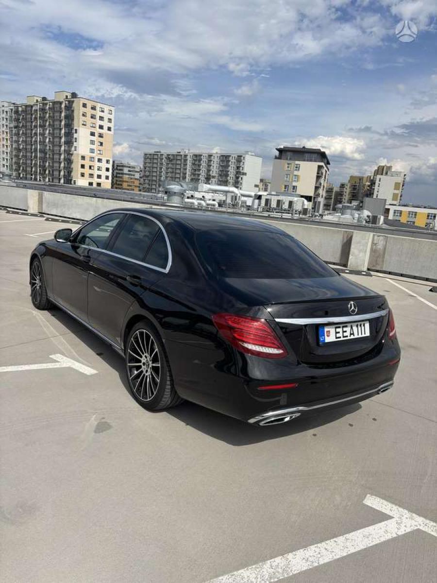 Черный Мерседес E 220 2017 в Вильнюс, объемом двигателя 1.95 л и пробегом 281 тыс. км за 17999 €, фото 6 на AUTOMOTO.COM.LV
