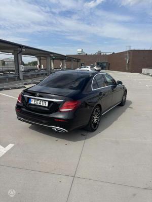 Черный Мерседес E 220 2017 в Вильнюс, объемом двигателя 1.95 л и пробегом 281 тыс. км за 17999 €, фото 7 на AUTOMOTO.COM.LV