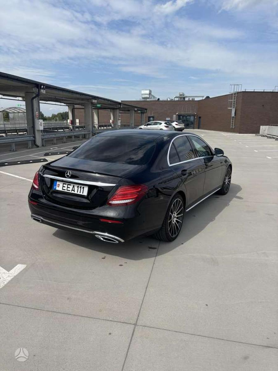 Черный Мерседес E 220 2017 в Вильнюс, объемом двигателя 1.95 л и пробегом 281 тыс. км за 17999 €, фото 7 на AUTOMOTO.COM.LV