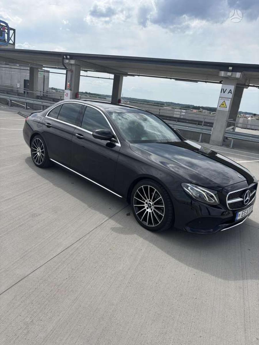 Черный Мерседес E 220 2017 в Вильнюс, объемом двигателя 1.95 л и пробегом 281 тыс. км за 17999 €, фото 8 на AUTOMOTO.COM.LV