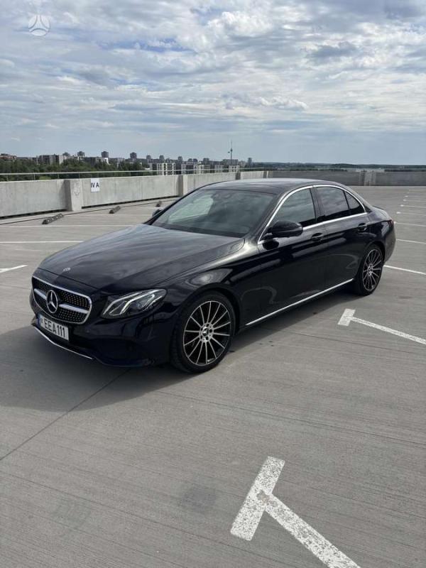 Black Mercedes-Benz E 220 2017 in Vilnius, with an engine capacity of 1.95 L and mileage of 281 thousand km for 17999 €, photo 8 on AUTOMOTO.COM.LV