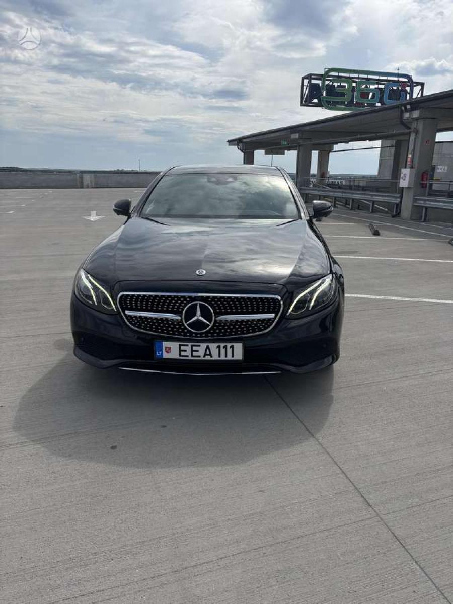 Черный Мерседес E 220 2017 в Вильнюс, объемом двигателя 1.95 л и пробегом 281 тыс. км за 17999 €, фото 10 на AUTOMOTO.COM.LV