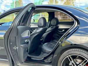 Black Mercedes-Benz E 220 2017 in Riga, with an engine capacity of 2.00 L and mileage of 199 thousand km for 17490 €, photo 3 on AUTOMOTO.COM.LV