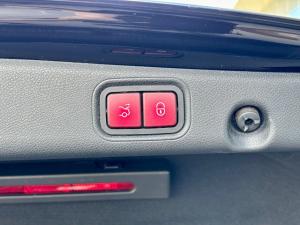 Black Mercedes-Benz E 220 2017 in Riga, with an engine capacity of 2.00 L and mileage of 199 thousand km for 17490 €, photo 4 on AUTOMOTO.COM.LV