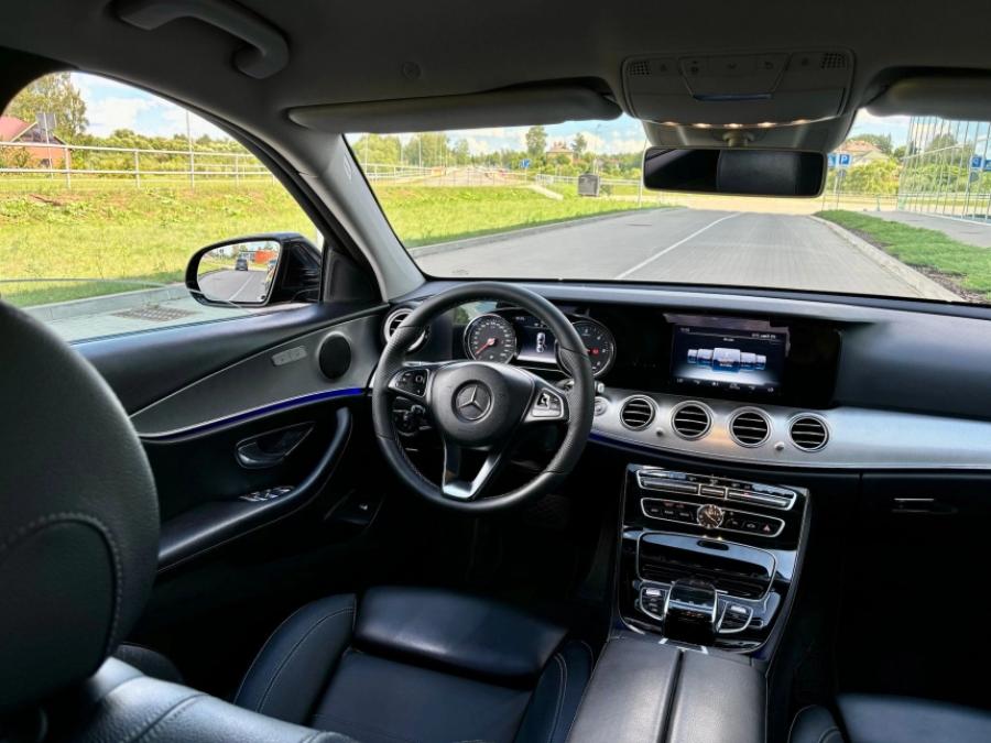Black Mercedes-Benz E 220 2017 in Riga, with an engine capacity of 2.00 L and mileage of 199 thousand km for 17490 €, photo 9 on AUTOMOTO.COM.LV
