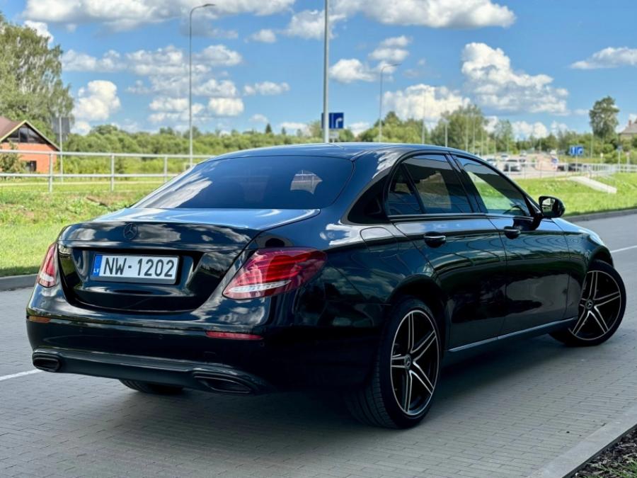 Black Mercedes-Benz E 220 2017 in Riga, with an engine capacity of 2.00 L and mileage of 199 thousand km for 17490 €, photo 16 on AUTOMOTO.COM.LV