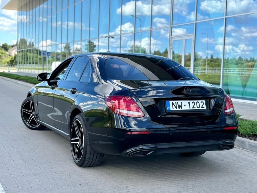 Black Mercedes-Benz E 220 2017 in Riga, with an engine capacity of 2.00 L and mileage of 199 thousand km for 17490 €, photo 17 on AUTOMOTO.COM.LV