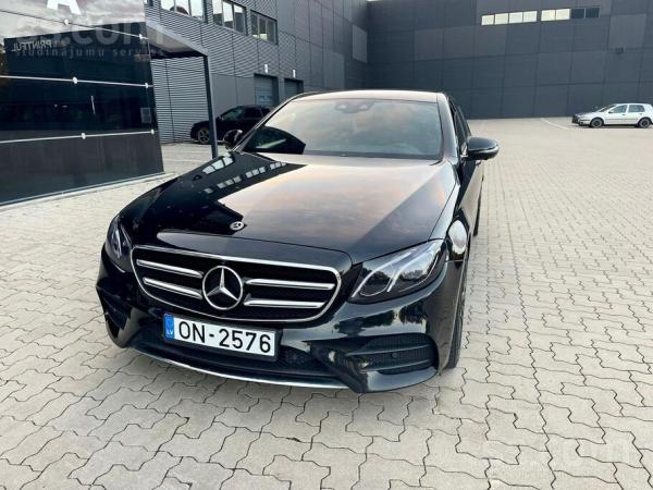 Черный Мерседес E 220 2017 в Рига, объемом двигателя 2.00 л и пробегом 0 тыс. км за 19500 €, фото 1 на AUTOMOTO.COM.LV