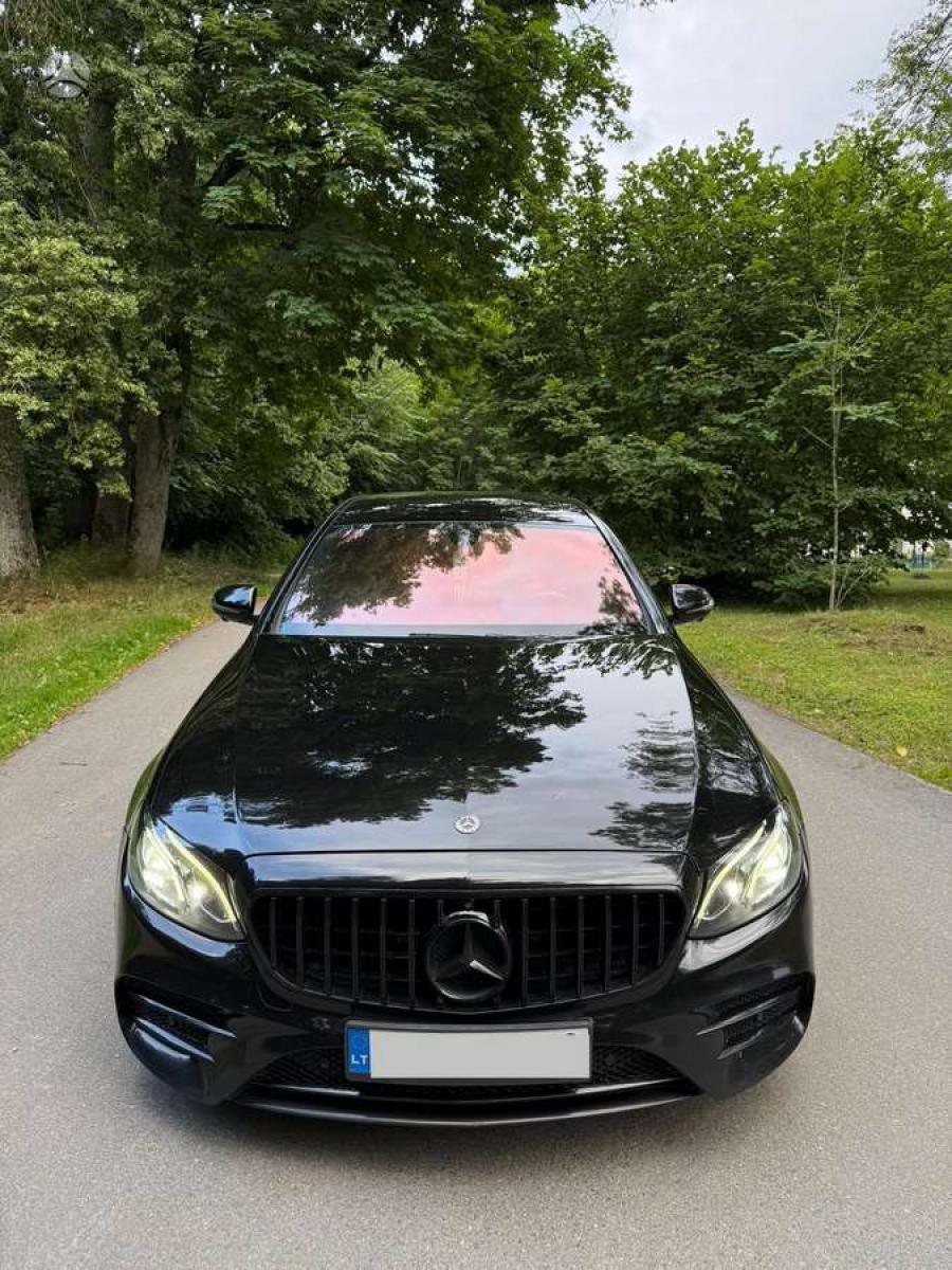 Черный Мерседес E 220 2017 в Вильнюс, объемом двигателя 0.00 л и пробегом 280 тыс. км за 19500 €, фото 5 на AUTOMOTO.COM.LV