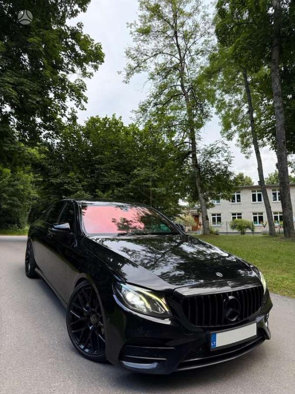 Black Mercedes-Benz E 220 2017 in Vilnius, with an engine capacity of 0.00 L and mileage of 280 thousand km for 19500 €, photo 5 on AUTOMOTO.COM.LV