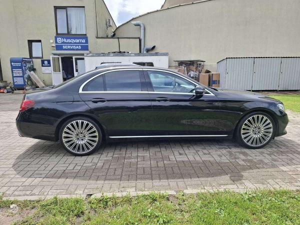 Черный Мерседес E 220 2017 в Вильнюс, объемом двигателя 1.95 л и пробегом 169 тыс. км за 22000 €, фото 5 на AUTOMOTO.COM.LV