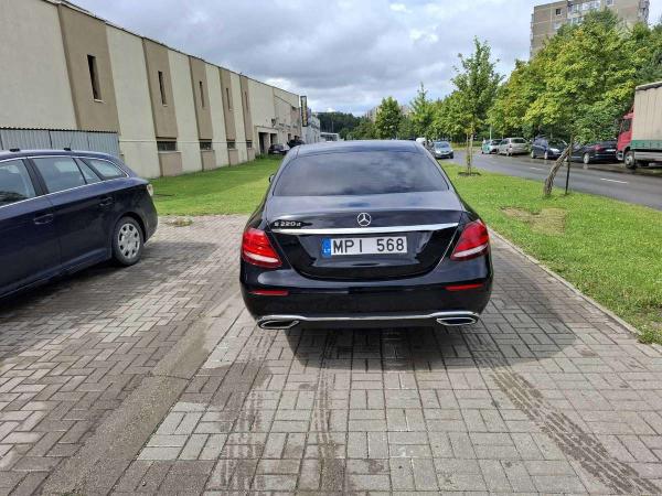 Черный Мерседес E 220 2017 в Вильнюс, объемом двигателя 1.95 л и пробегом 169 тыс. км за 22000 €, фото 6 на AUTOMOTO.COM.LV