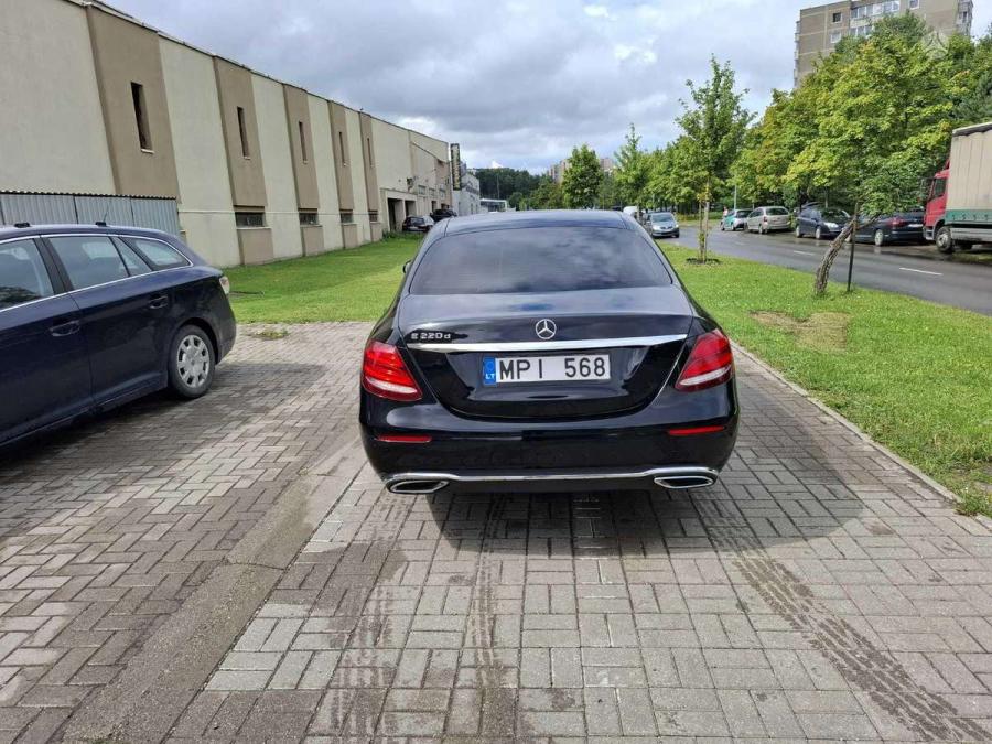 Черный Мерседес E 220 2017 в Вильнюс, объемом двигателя 1.95 л и пробегом 169 тыс. км за 22000 €, фото 7 на AUTOMOTO.COM.LV