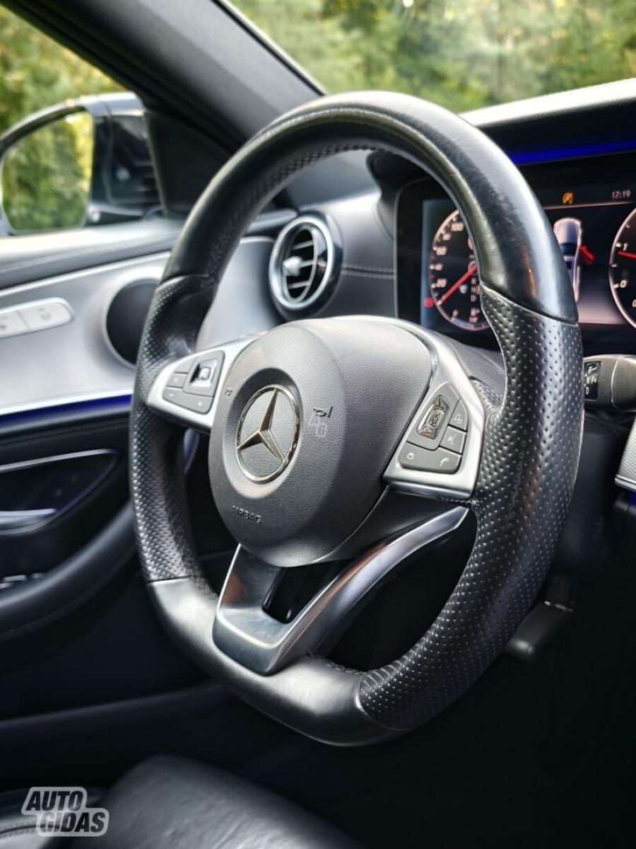 Black Mercedes-Benz E 220 2017 in Vilnius, with an engine capacity of 2.00 L and mileage of 273 thousand km for 23000 €, photo 11 on AUTOMOTO.COM.LV