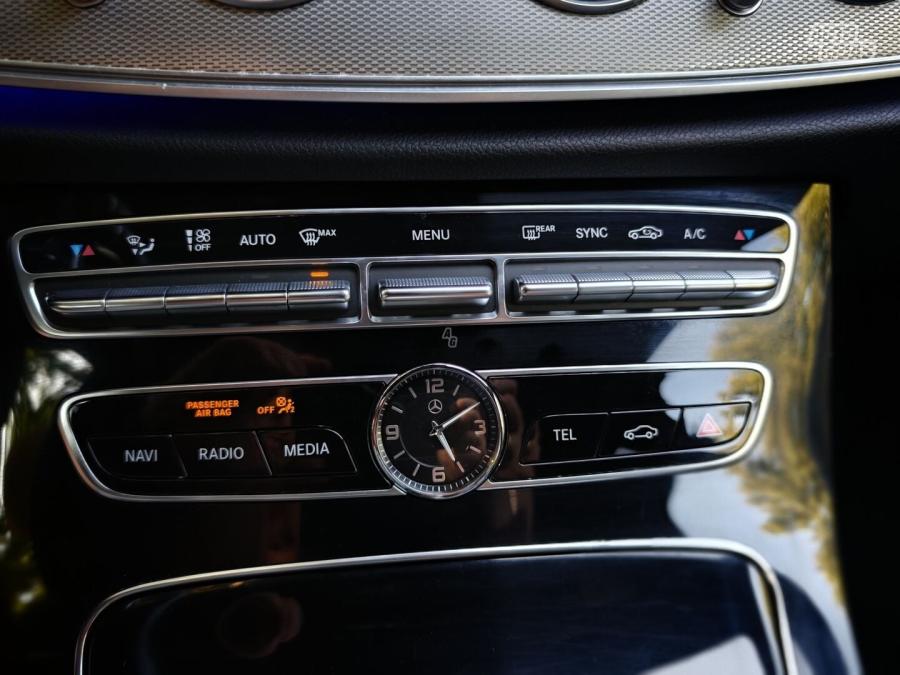 Black Mercedes-Benz E 220 2017 in Vilnius, with an engine capacity of 2.00 L and mileage of 273 thousand km for 23000 €, photo 16 on AUTOMOTO.COM.LV
