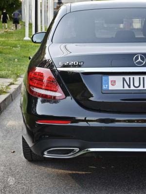 Melns Mercedes-Benz E 220 2017 Viļņa, ar dzinēja tilpumu 1.95 L un nobraukumu 273 tūkst. km par 23000 €, foto 9 vietnē AUTOMOTO.COM.LV