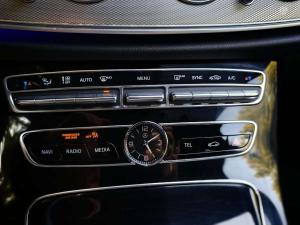 Melns Mercedes-Benz E 220 2017 Viļņa, ar dzinēja tilpumu 1.95 L un nobraukumu 273 tūkst. km par 23000 €, foto 16 vietnē AUTOMOTO.COM.LV